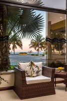 Área de estar no saguão