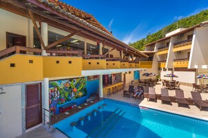 Bar à beira da piscina