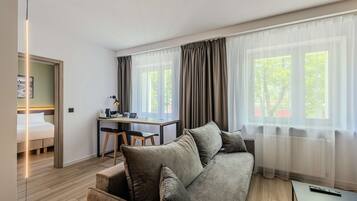 Suíte, 1 cama King | Escrivaninha, cortinas blackout, quartos à prova de som