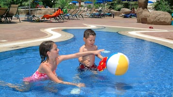 Piscina interior, piscina exterior
