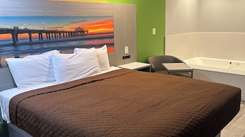 Quarto romântico, 1 cama King, banheira de hidromassagem | Roupas de cama premium, cofres nos quartos, escrivaninha