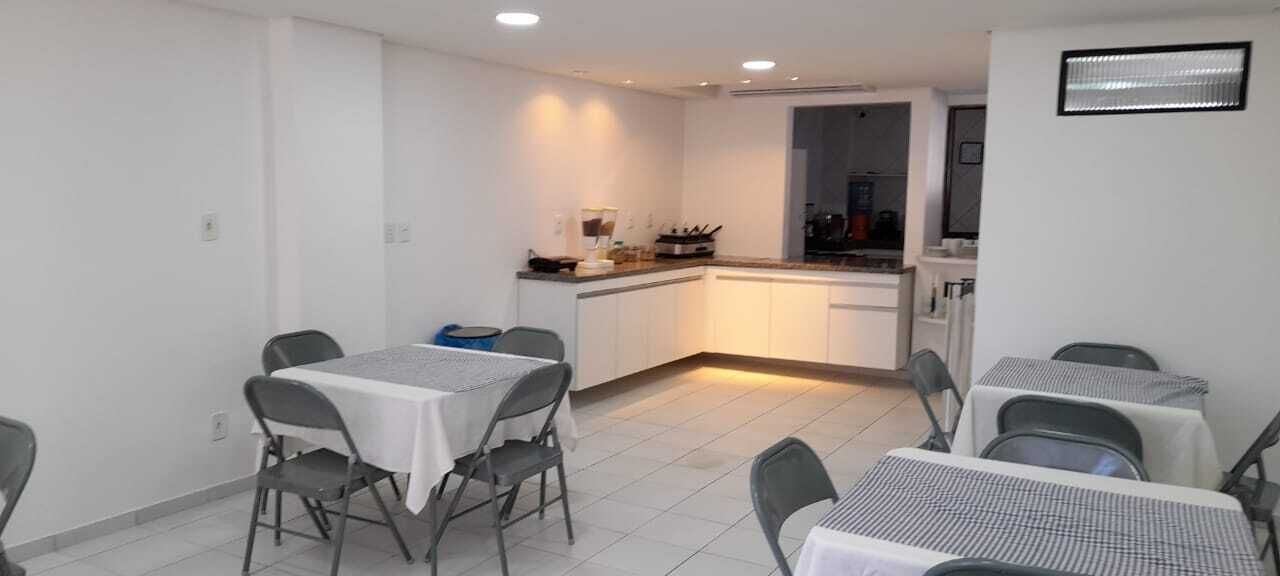 Café da manhã com buffet grátis todos os dias