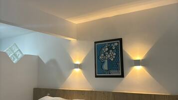 Quarto Casal + 1 Standard | Minibar, cortinas/cortinados opacos, quartos insonorizados