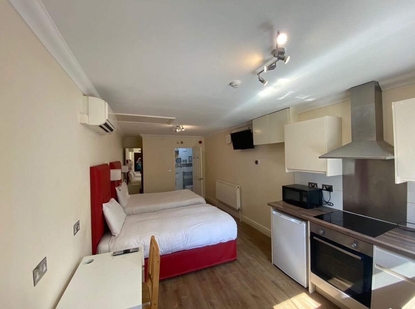 Estúdio Básico, casa de banho privativa | Roupa de alta qualidade, cofre no quarto, secretária 