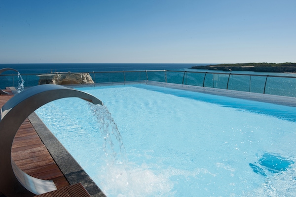 Piscina exterior sazonal, espreguiçadeiras