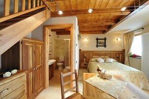 Apartamento, 1 quarto | Roupas de cama premium, cofres nos quartos, escrivaninha