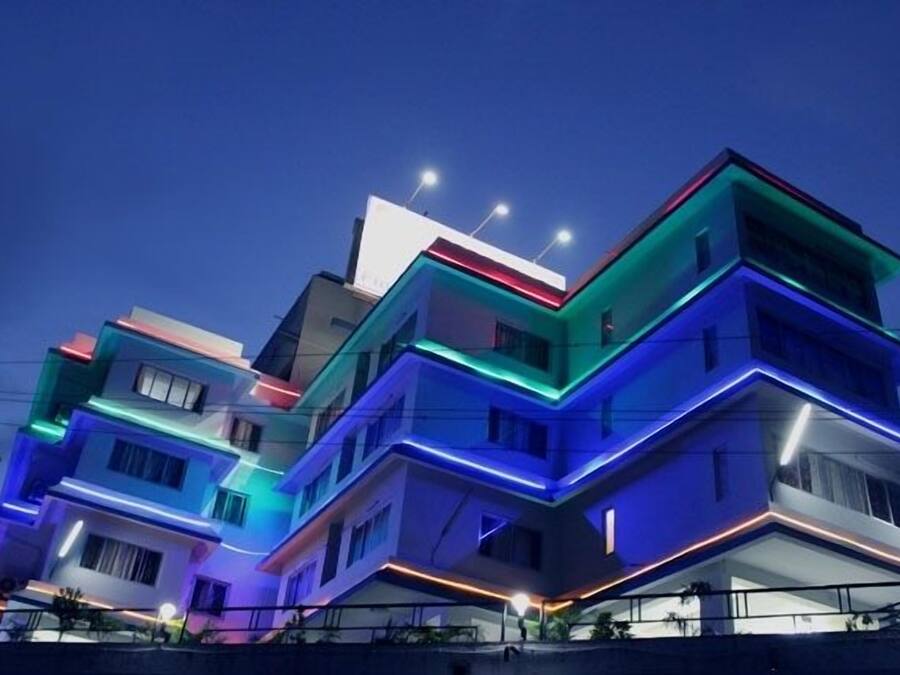 Fachada do alojamento (tarde/noite)