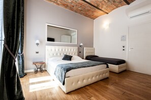 Quarto triplo conforto, suíte | 1 quarto, frigobar, camas extras/dobráveis (sobretaxa)