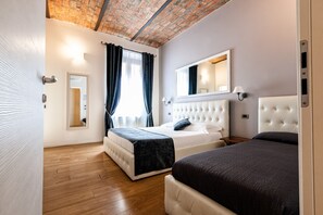 Quarto triplo conforto, suíte | 1 quarto, frigobar, camas extras/dobráveis (sobretaxa)