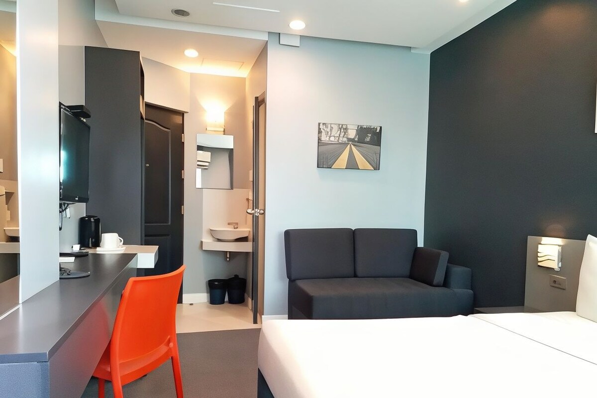 Cofres nos quartos, escrivaninha, Wi-Fi de cortesia