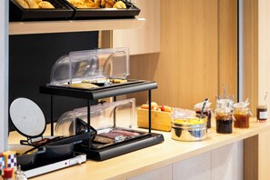 Café da manhã com buffet todos os dias mediante uma taxa