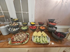 Quarto solteiro standard, acessível | Café da manhã | Café da manhã com buffet todos os dias mediante uma taxa