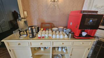 Café da manhã com buffet todos os dias mediante uma taxa