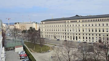 Quarto casal standard, banheiro privativo, vista para a cidade | Vista da propriedade