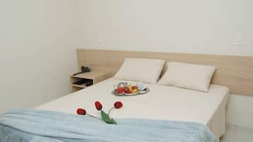 Quarto Duplo Standard | Minibar, secretária, cortinas/cortinados opacos, quartos insonorizados