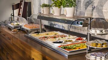 Pequeno-almoço tipo buffet diário (19 EUR por pessoa)