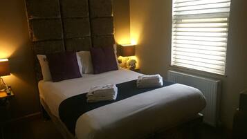 Quarto Clássico com Cama de Casal | Cofre no quarto, secretária, quartos insonorizados, Wi-fi grátis