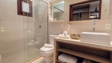 Quarto Duplo Lua de Mel, 1 cama king-size, piscina privativa | Casa de banho | Artigos de higiene pessoal grátis, um secador de cabelo