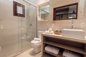Quarto Duplo Lua de Mel, 1 cama king-size, piscina privativa | Casa de banho | Artigos de higiene pessoal grátis, um secador de cabelo 