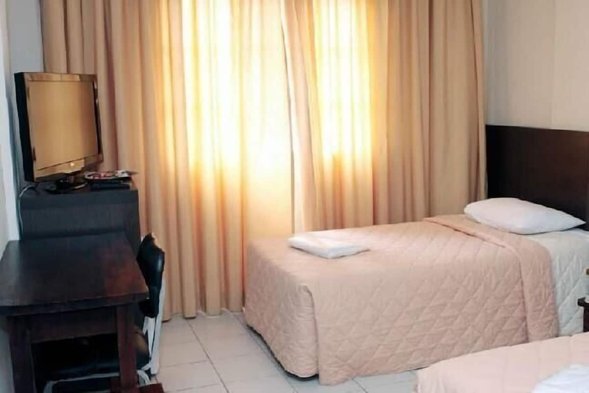 Roupa de alta qualidade, minibar, cofre no quarto, secretária