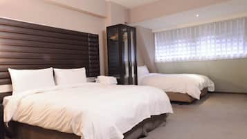 Quarto Quádruplo Premium | Roupa de alta qualidade, cofre no quarto, secretária