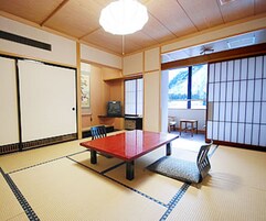 Quarto duplo (Japanese-Style) | Cofres nos quartos, Wi-Fi de cortesia