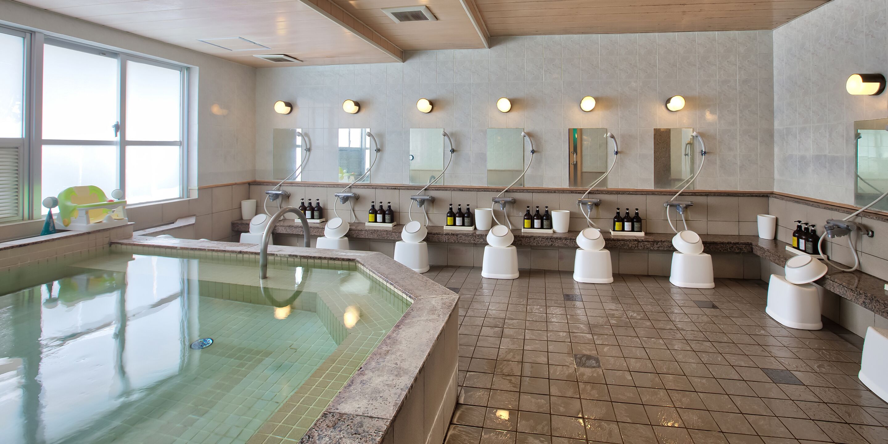 Banheira de hidromassagem interior