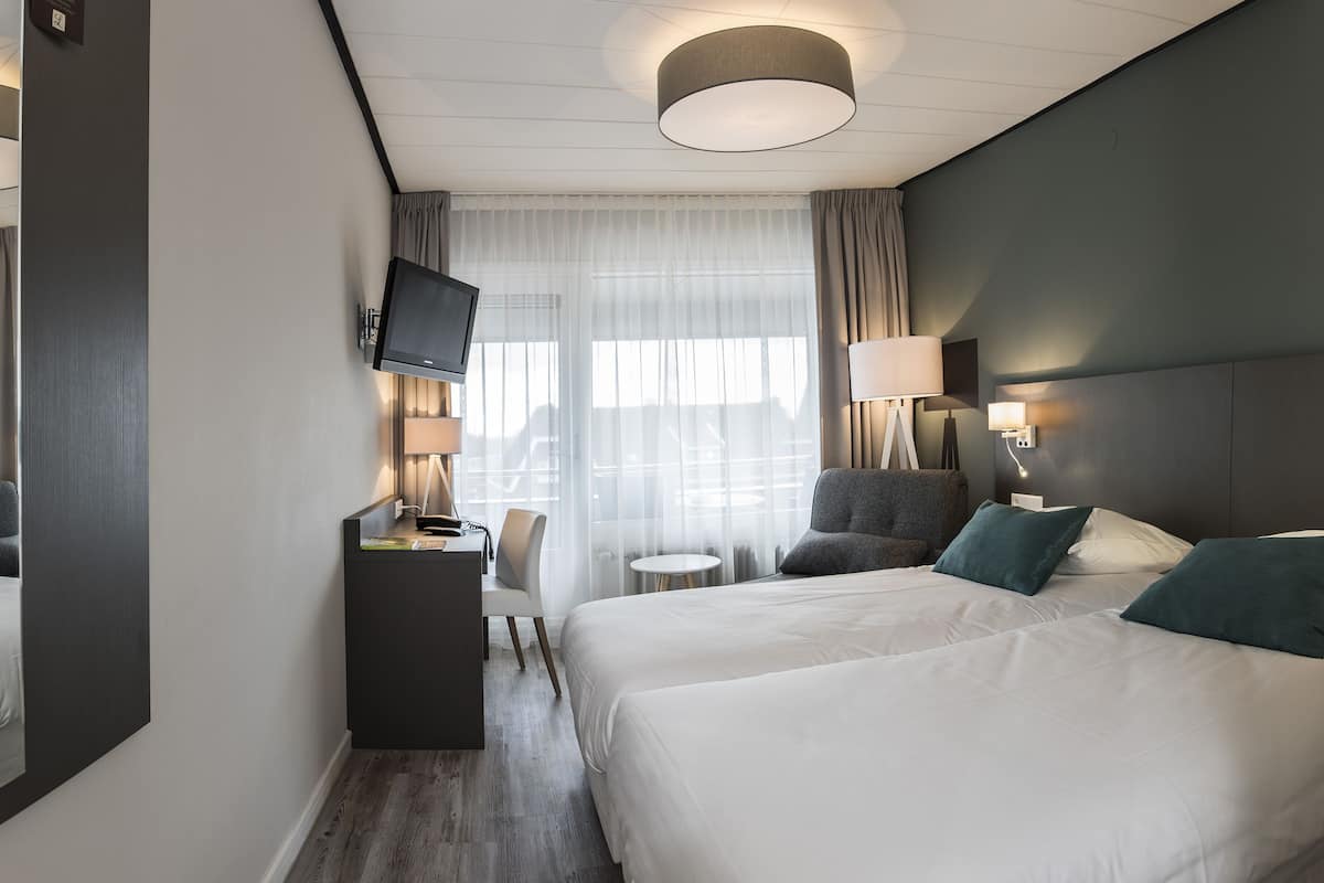 Quarto standard | Frigobar, cofres nos quartos, escrivaninha