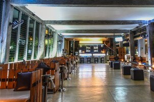 2 restaurantes, café da manhã, culinária internacional