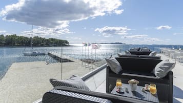 4 bares/lounges, bar na praia