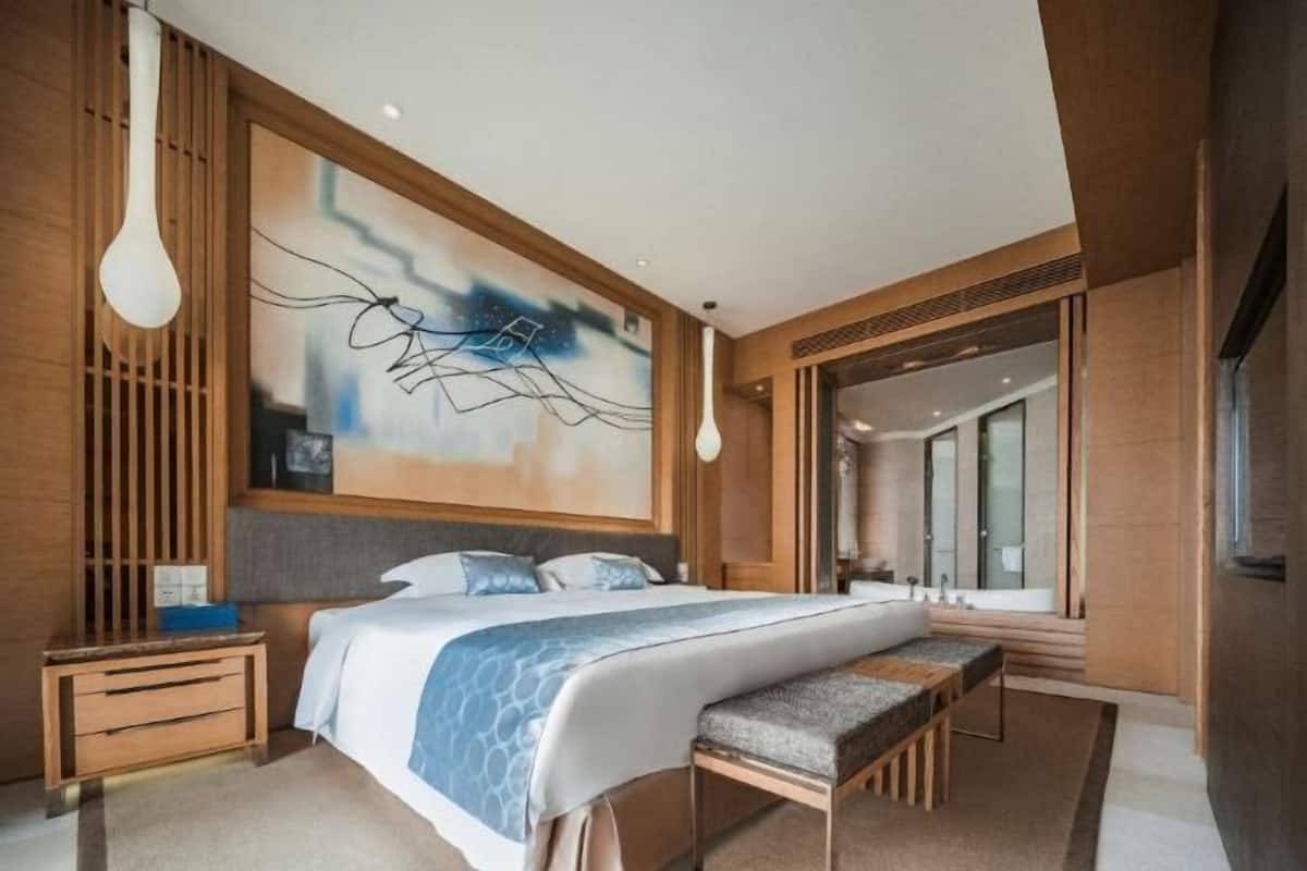 Minibar, cofre no quarto, despertadores, acesso para cadeira de rodas