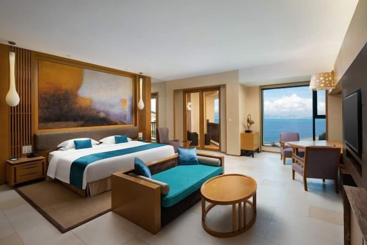 Minibar, cofre no quarto, despertadores, acesso para cadeira de rodas