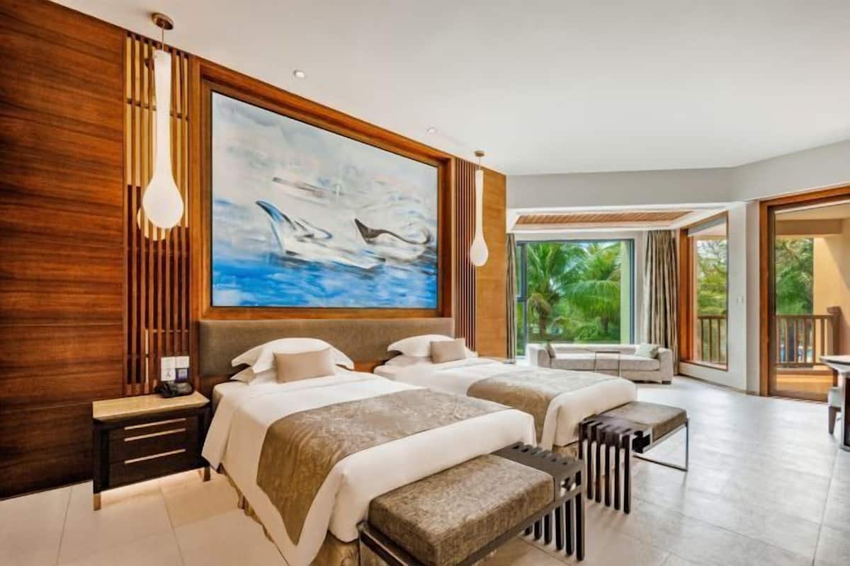 Minibar, cofre no quarto, despertadores, acesso para cadeira de rodas