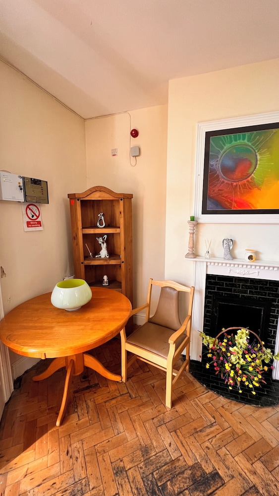 Castle Lodge Guest House - Wirral