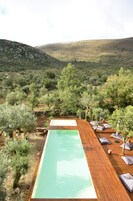 3 piscinas interiores, piscina exterior sazonal