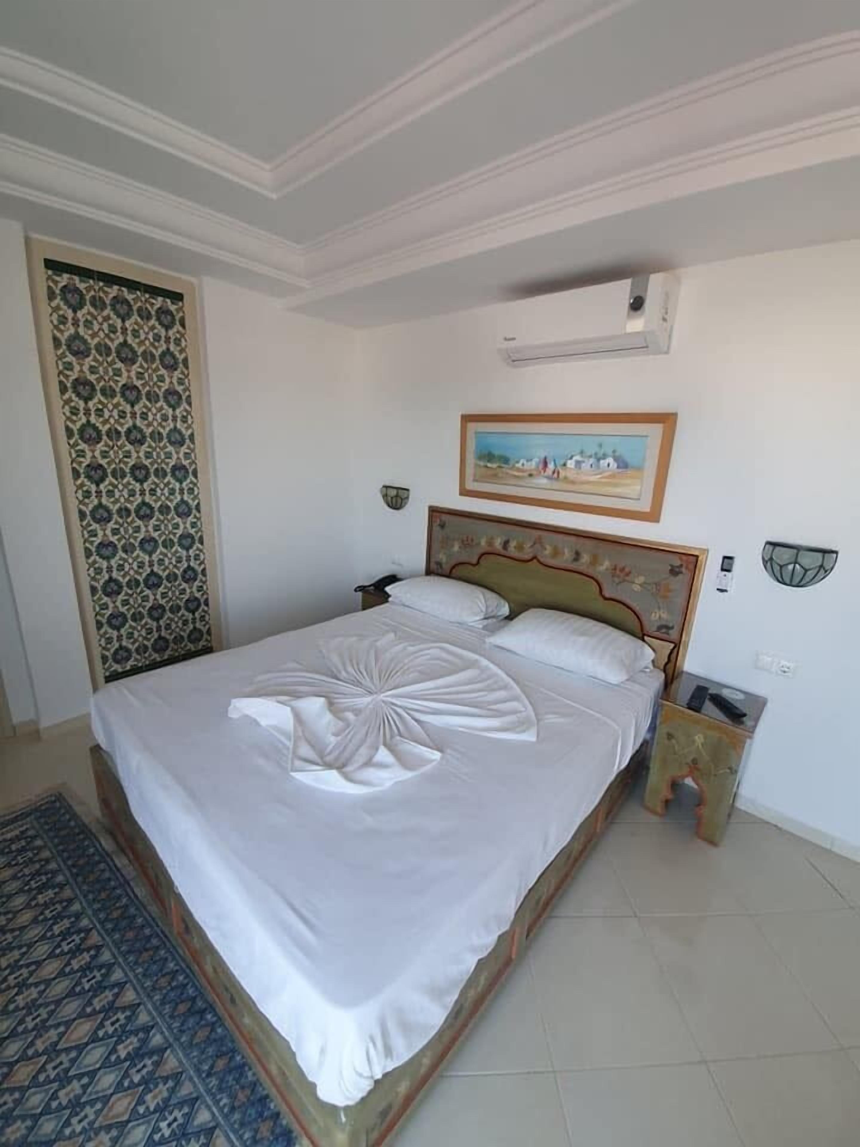 Quarto Individual | Secretária, quartos insonorizados, berços/camas para crianças grátis 