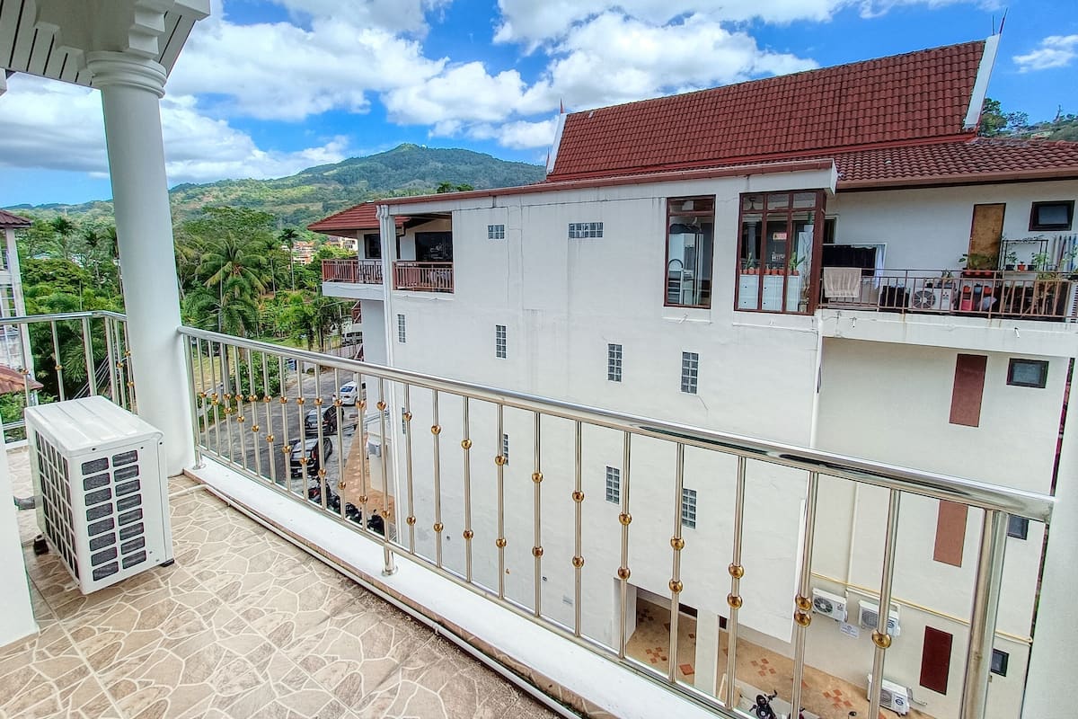 Apartamento, varanda, vista para a montanha | Vista da varanda