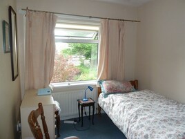 Quarto Individual, casa de banho partilhada