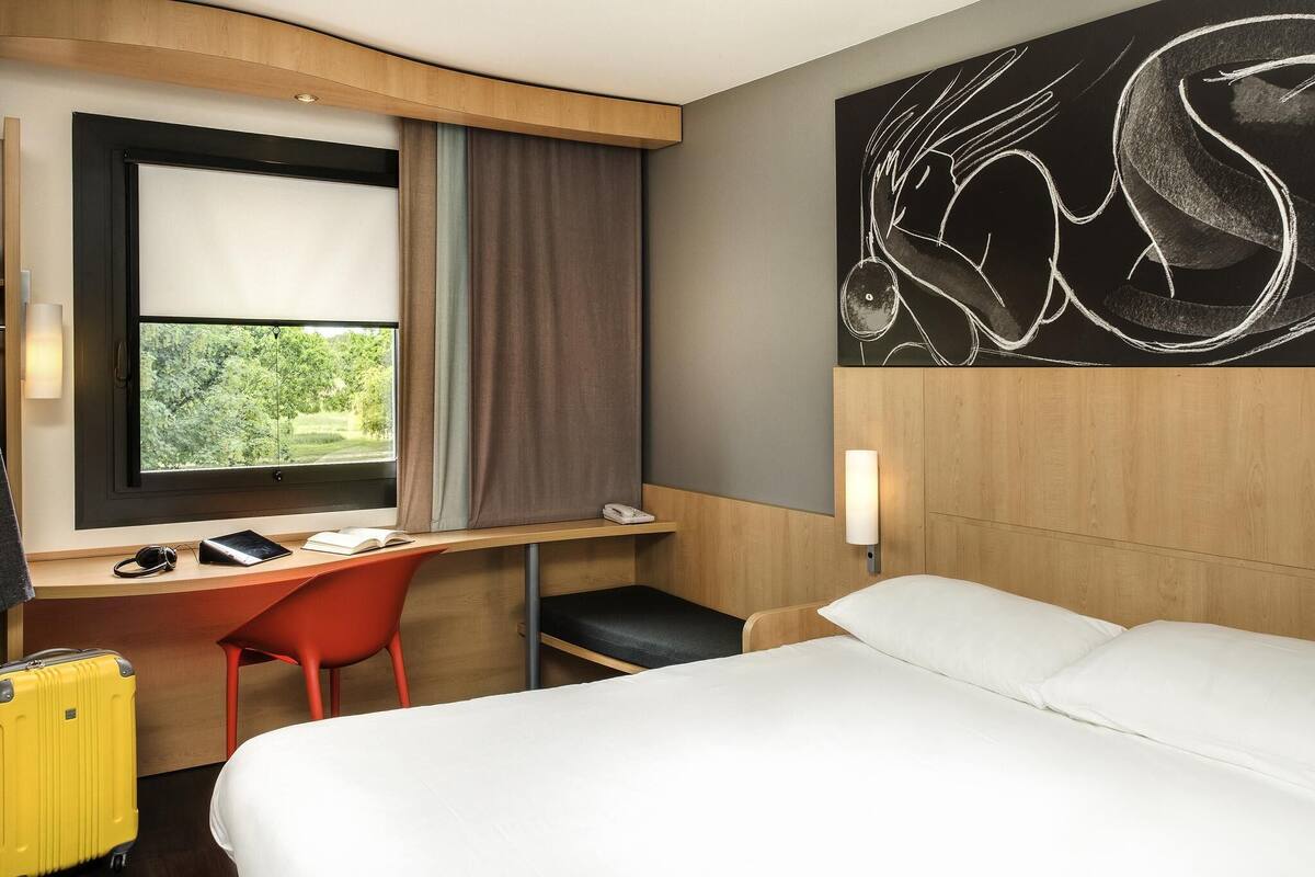 Quarto standard, 1 cama de casal | Escrivaninha, quartos à prova de som, Wi-Fi de cortesia, roupa de cama