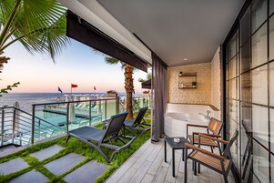 Premium Beach Front Room | Terraço/pátio interior
