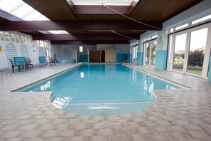 Piscina interior, da(s) 8:00 à(s) 20:00, espreguiçadeiras 