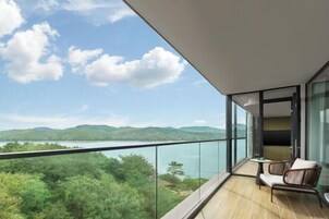 Frigobar, cofres nos quartos, despertadores