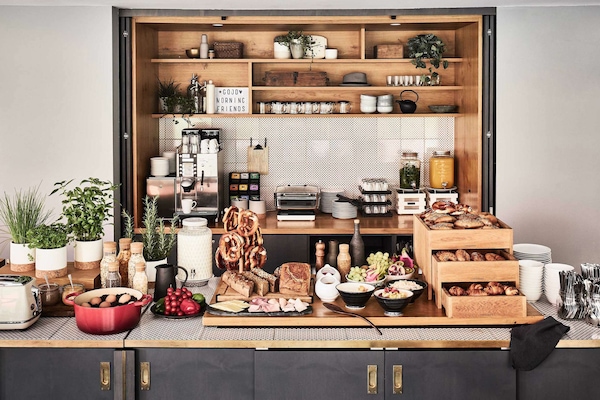 Café da manhã com buffet todos os dias (EUR 19.00 por pessoa)