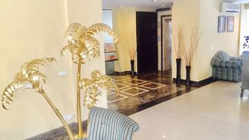 Área de estar no saguão