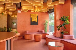 Área de estar no saguão