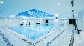 Piscina interior, piscina exterior