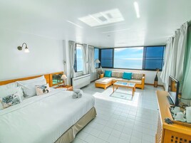 Family Seafront  | Minibar, cofre no quarto, secretária, Wi-fi grátis 