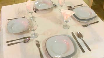 Pequenos-almoços servidos, cozinha local e internacional