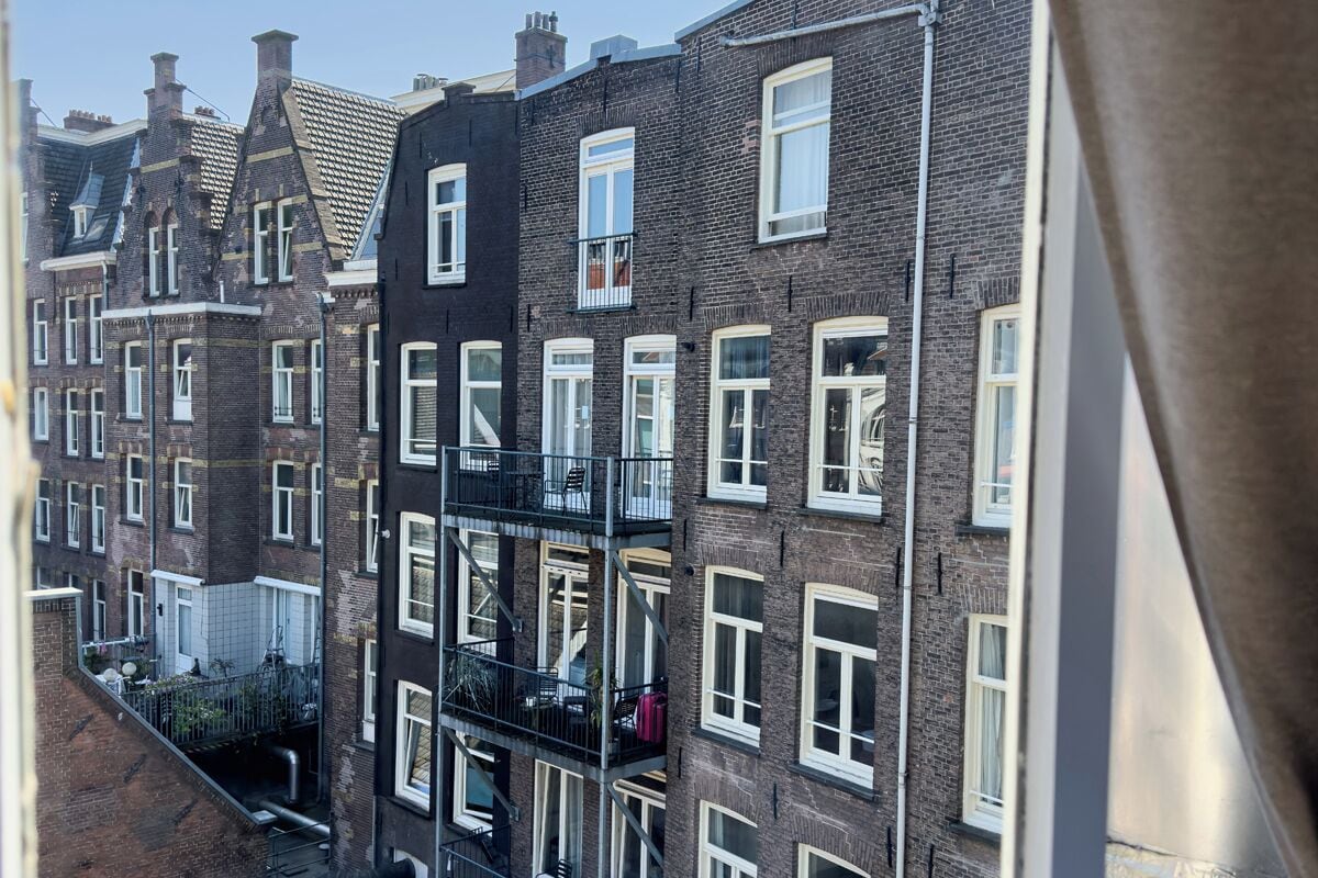 Quarto solteiro econômico | Cofres nos quartos, escrivaninha, Wi-Fi de cortesia, roupa de cama