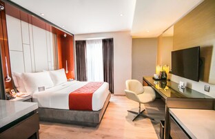 Quarto luxo, 1 cama Queen (Fantastic) | Roupas de cama premium, cofres nos quartos, escrivaninha
